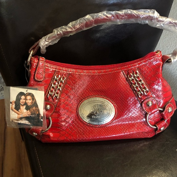 Dereon | Bags | Dereon Red Shoulder Bag With Glossy Finish And Chain ...